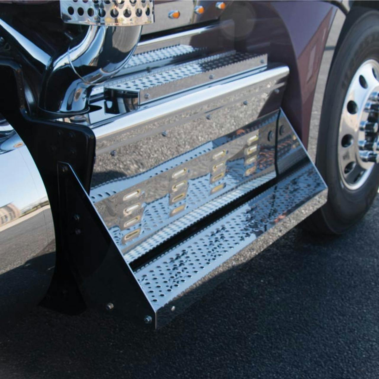Kenworth T680 & T880 DPF Box Cover & Steps With Exhaust Cutout By ...