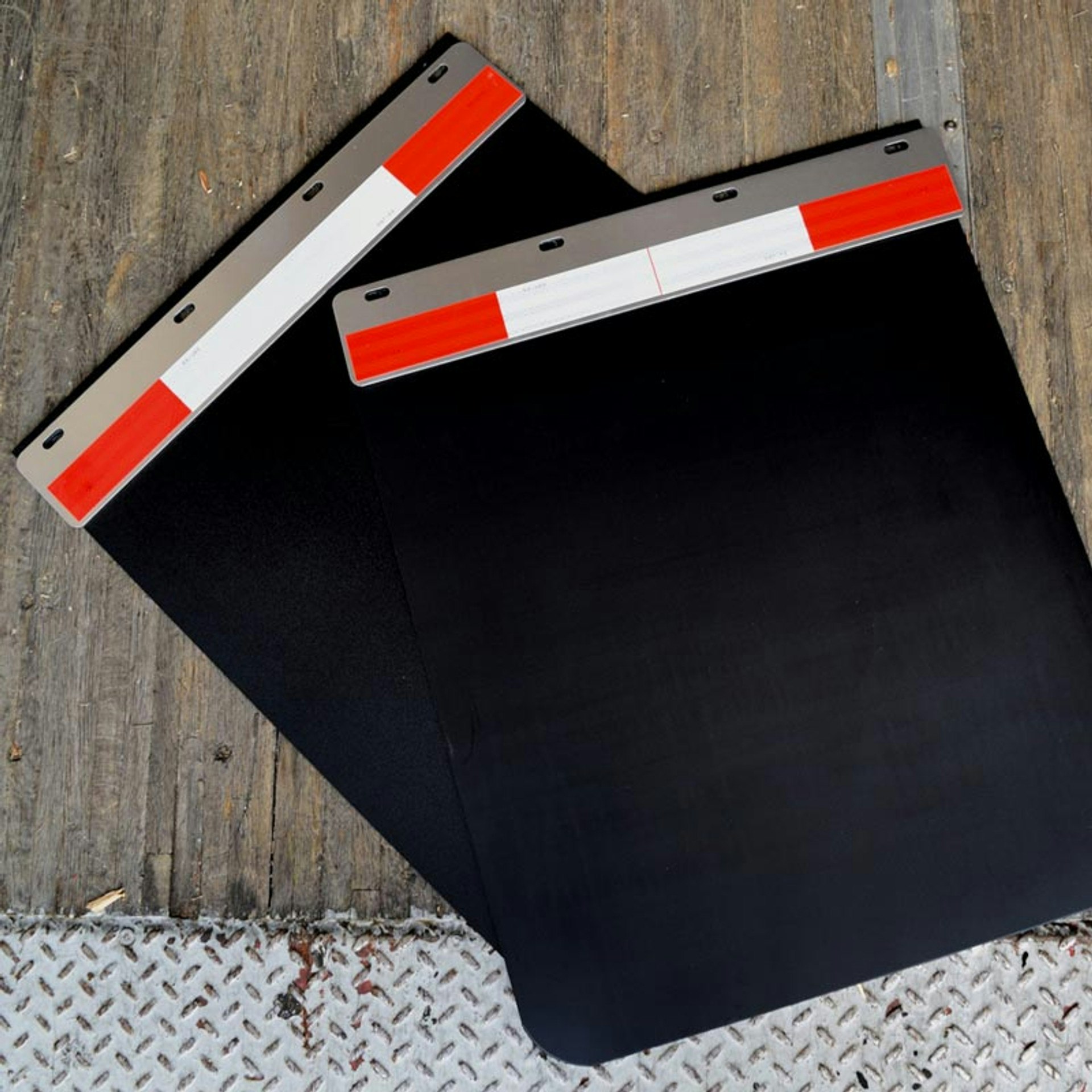 Minimizer Fast Flap Releasable Mud Flap Hanger Kit - Raney's Truck Parts
