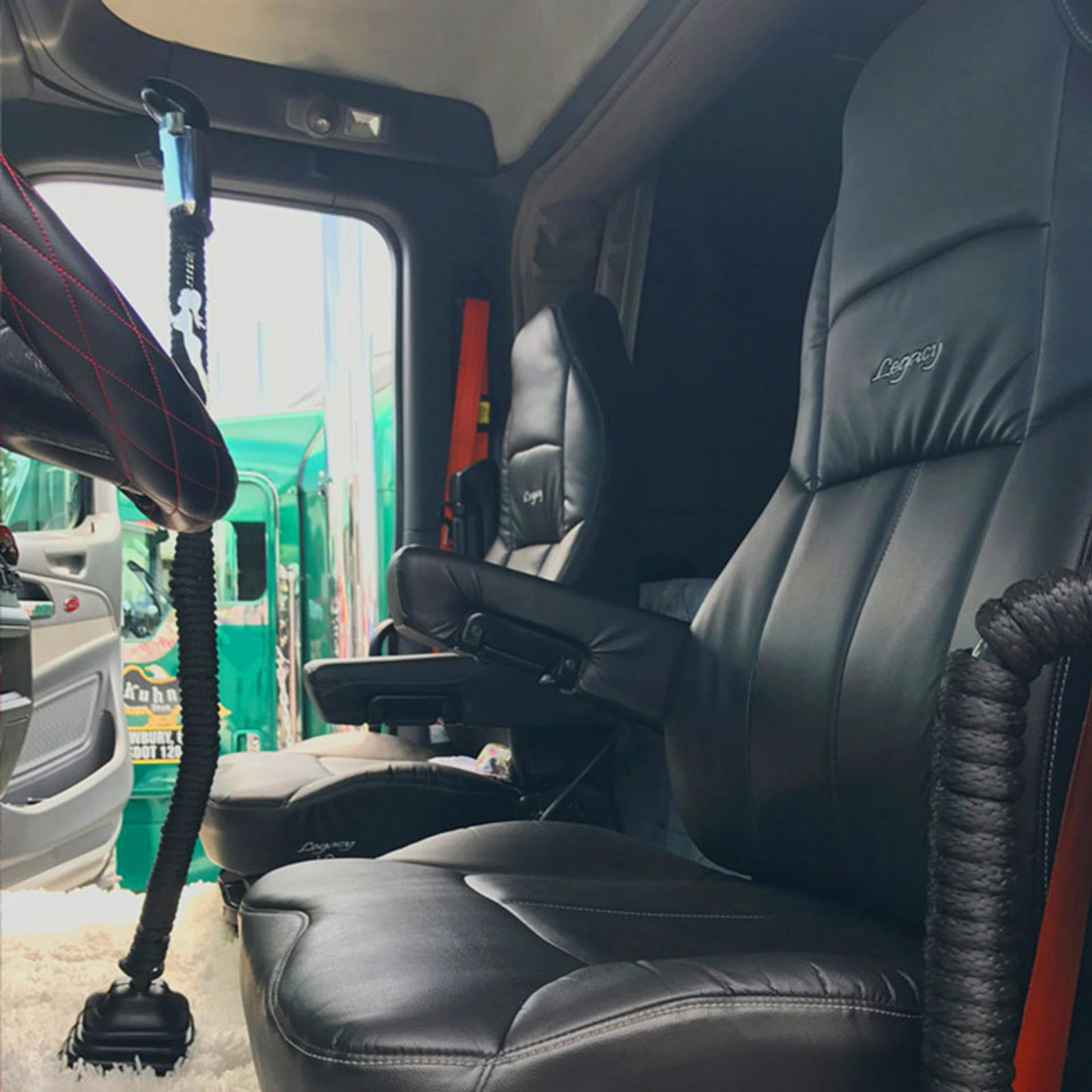 Legacy LO Low Ride Truck Seat | Highback, DuraLeather