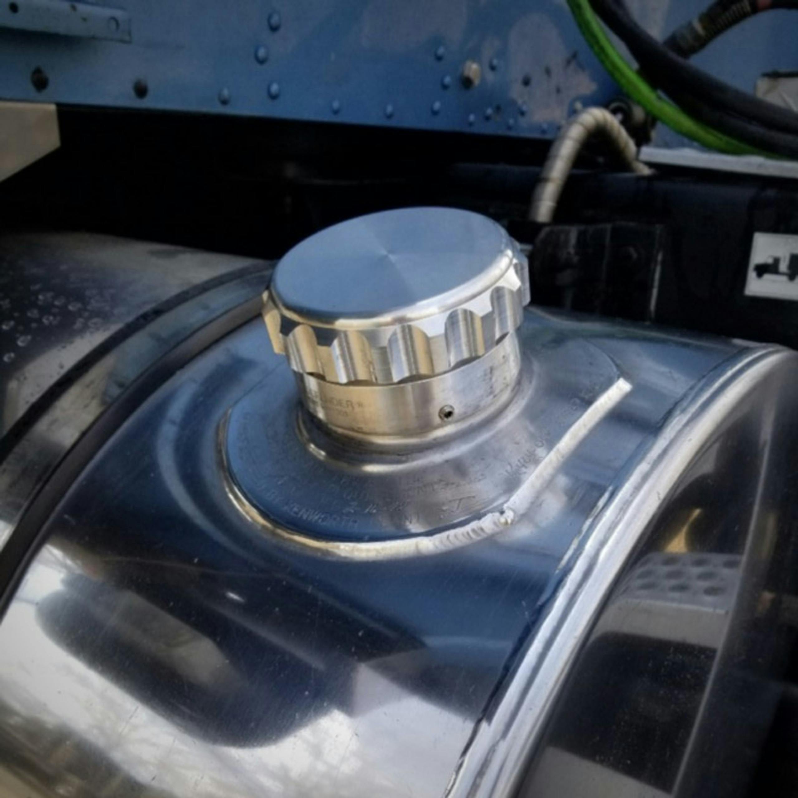 Peterbilt Leak Defender Fuel Cap and Anti-Siphon Neck