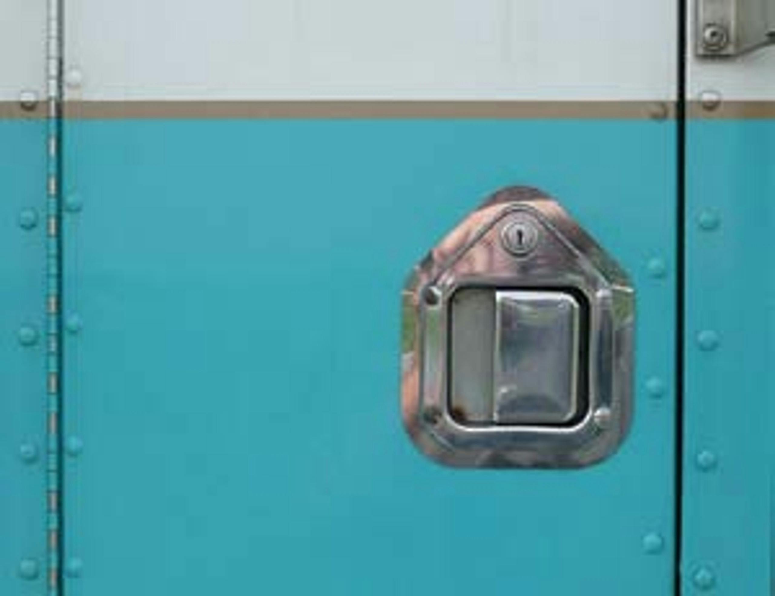 Kenworth Non-Daylite Door Window Trim By RoadWorks - Raney's Truck Parts
