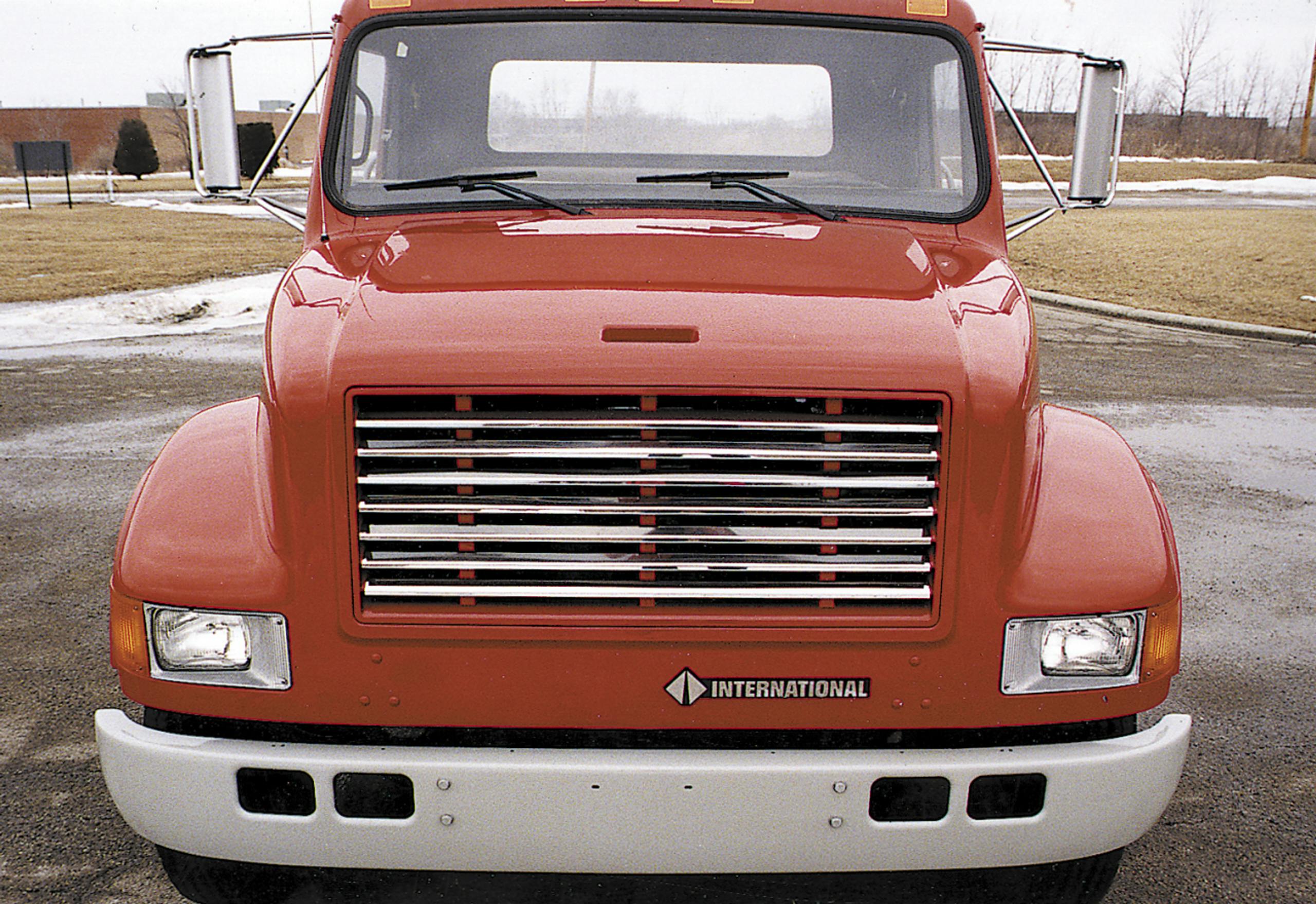 International 4700 4900 8100 Chrome 16" Bumper W/ 20 Round Amber LEDS ...