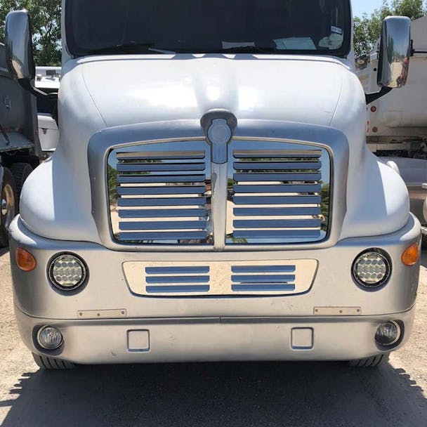 Kenworth T2000 3-Piece Grill Insert - Raney's Truck Parts