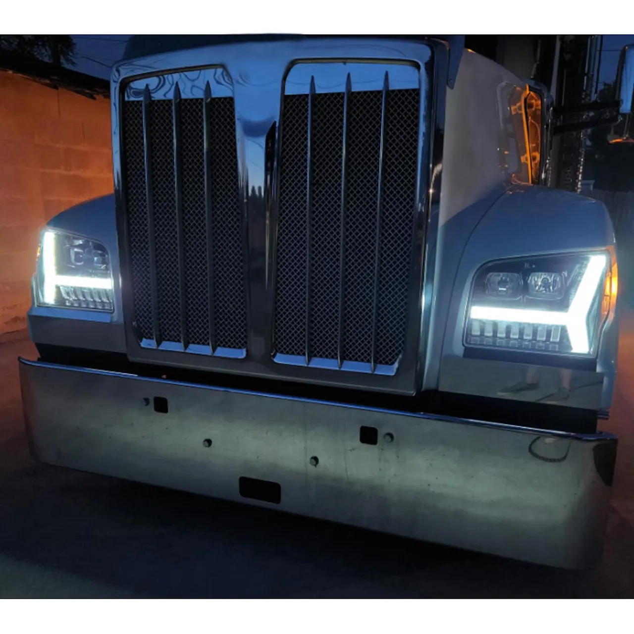 Kenworth W990 Blackout Headlights With LED DRL Light Bar & Turn Signal ...