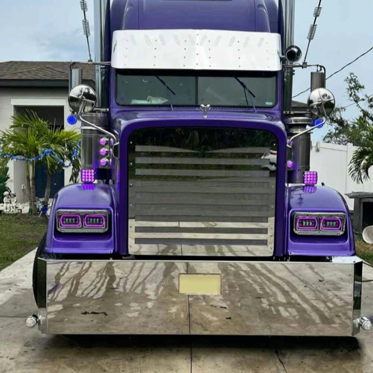 Freightliner Classic 14 Gauge Stainless Steel Horizontal Bar Grille ...